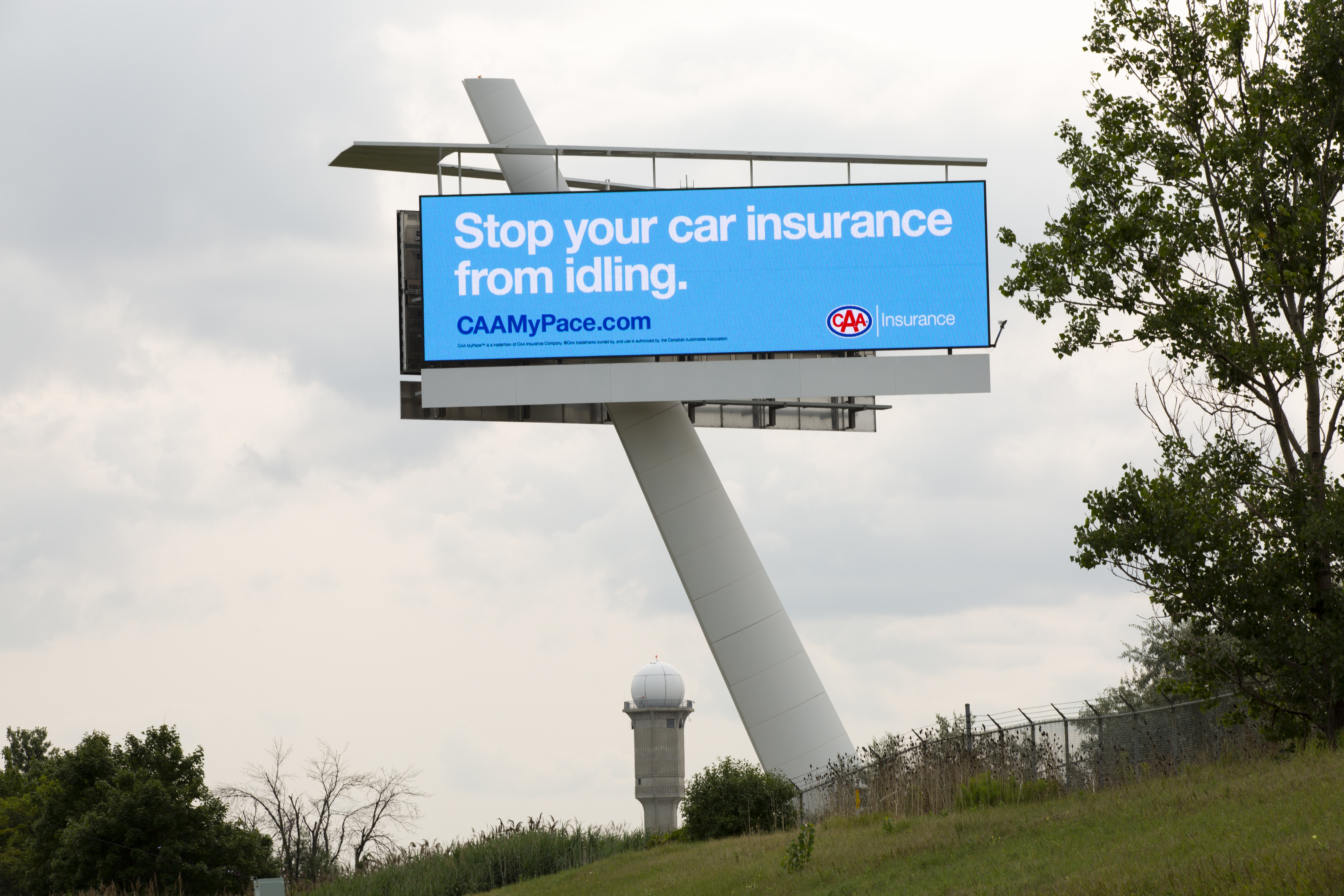 Outside the Box: Innovative Digital Billboard Frames