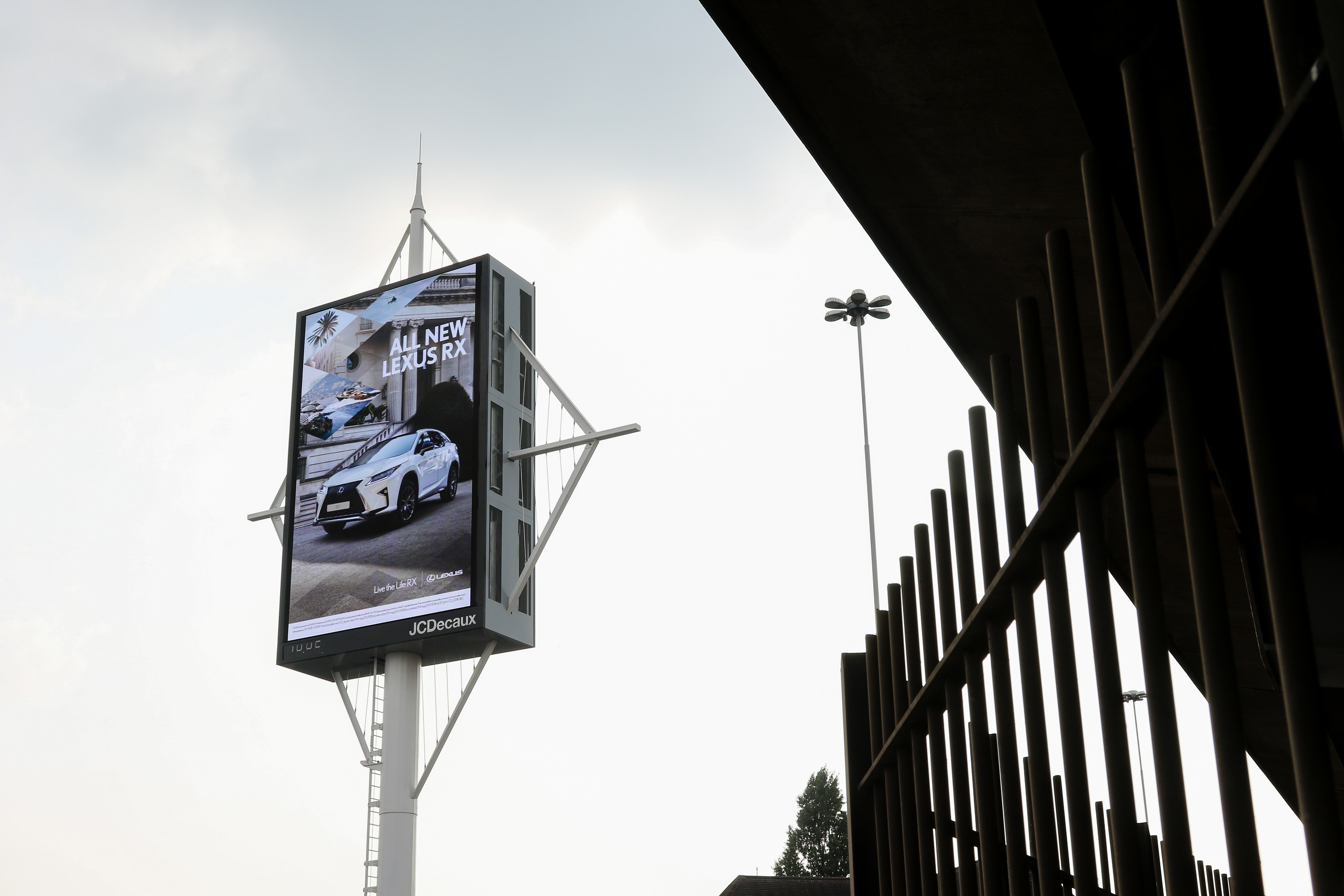 Outside the Box: Innovative Digital Billboard Frames