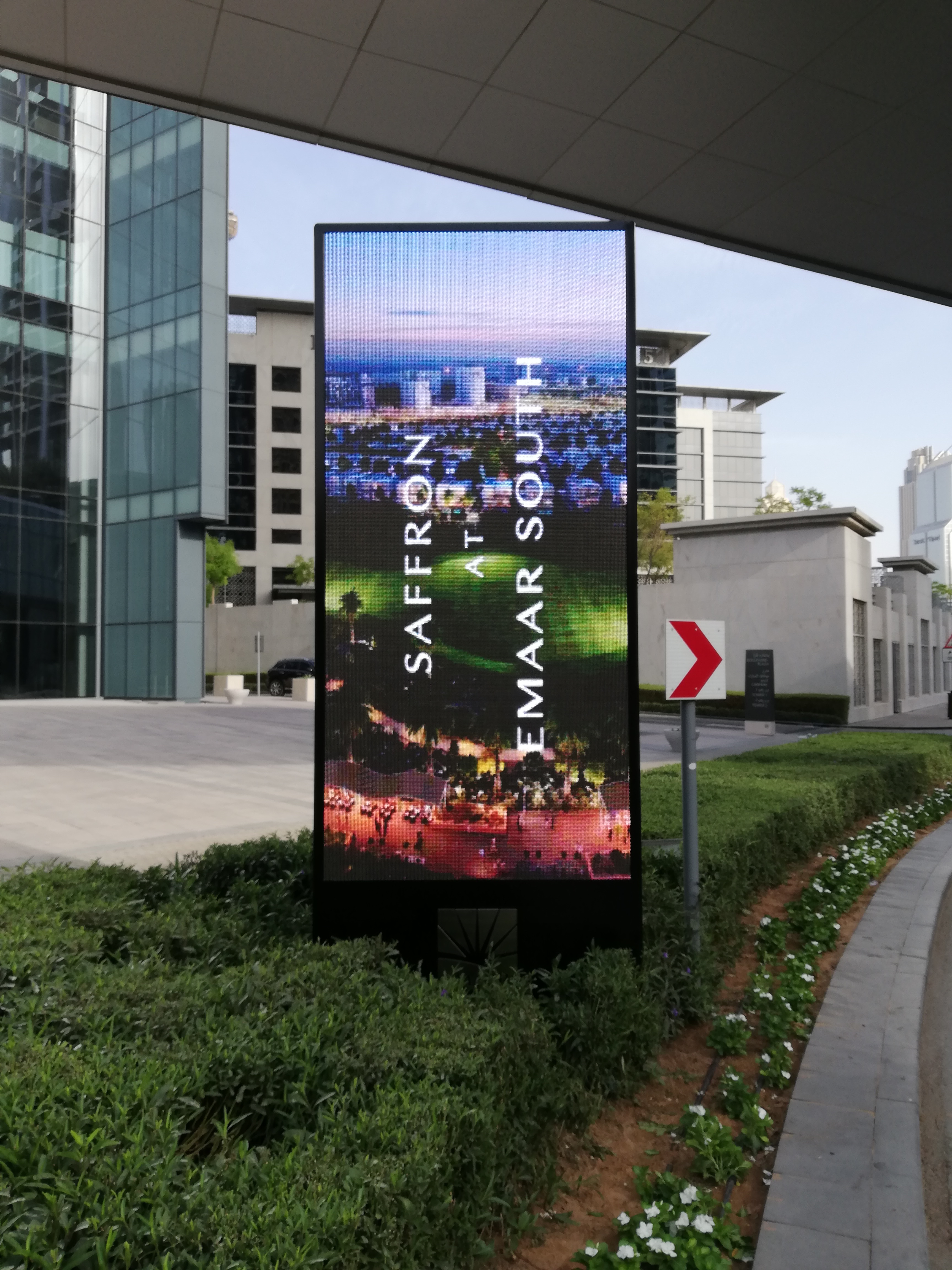 Outside the Box: Innovative Digital Billboard Frames